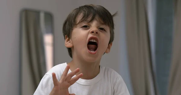 Child fright Stock Photos, Royalty Free Child fright Images | Depositphotos