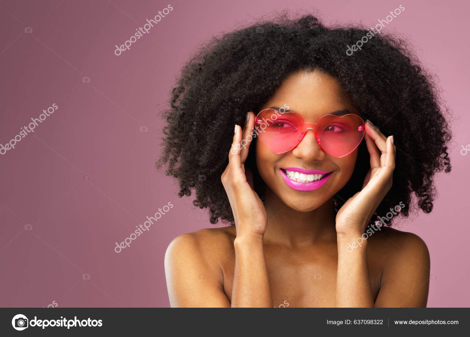 See You Sun Afraid Studio Shot Attractive Young Woman Wearing — Stock ...