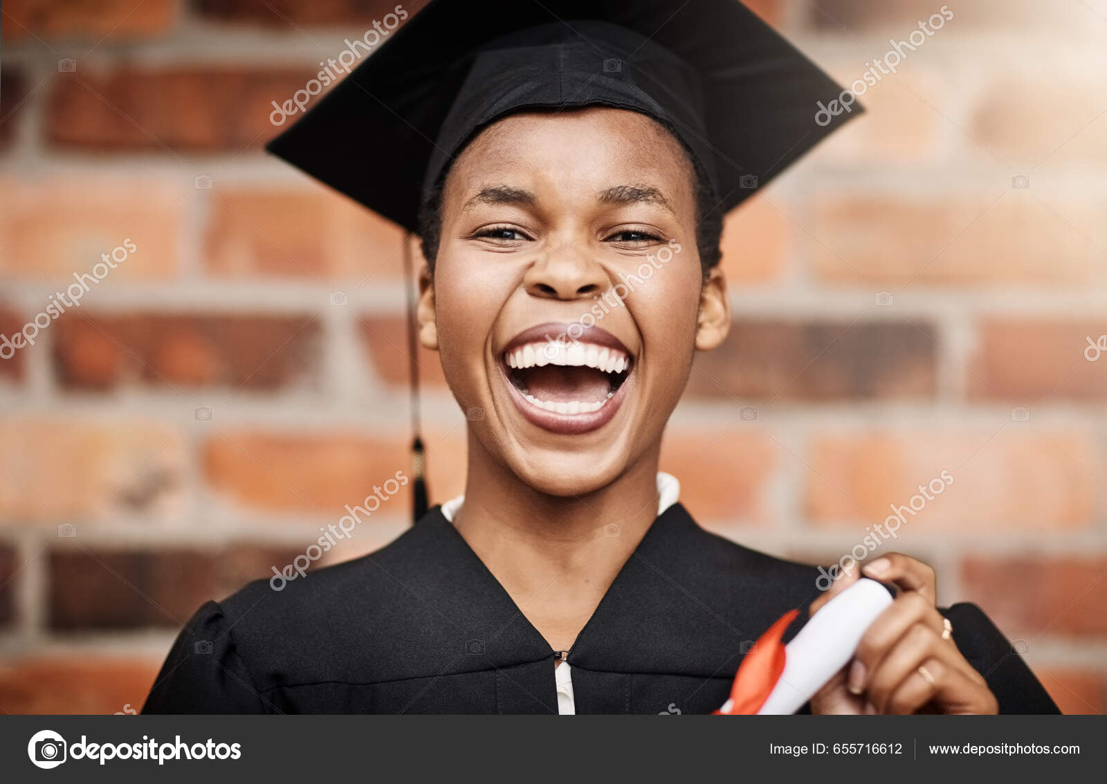 Completamente Feliz Graduarme Retrato Una Estudiante Día Graduación ...