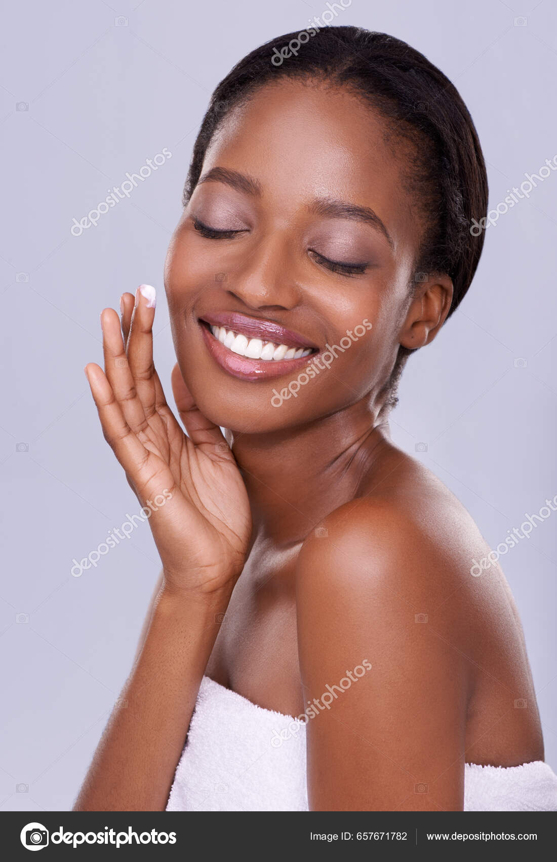 Everyone Needs Pamper Time Beautiful Young Woman Pampering Herself ...