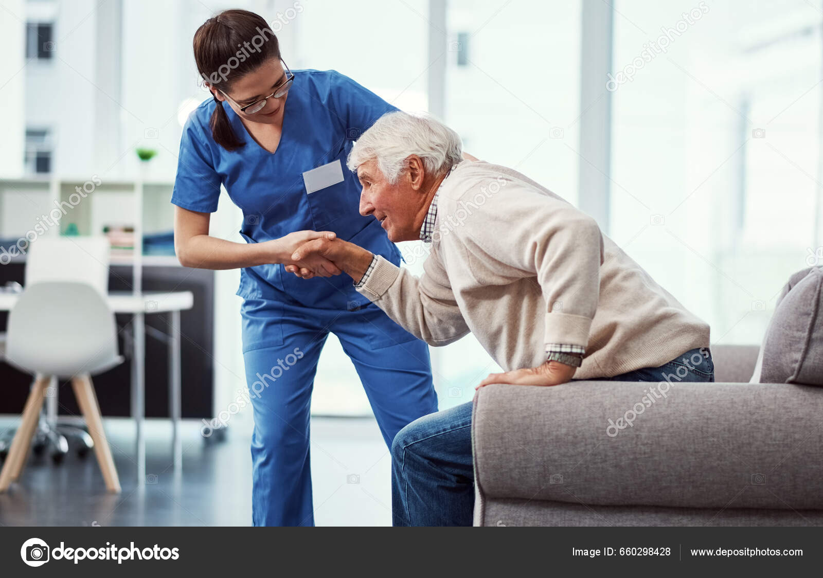 Just Needs Hand Young Female Nurse Helping Her Senior Patient — Stock ...