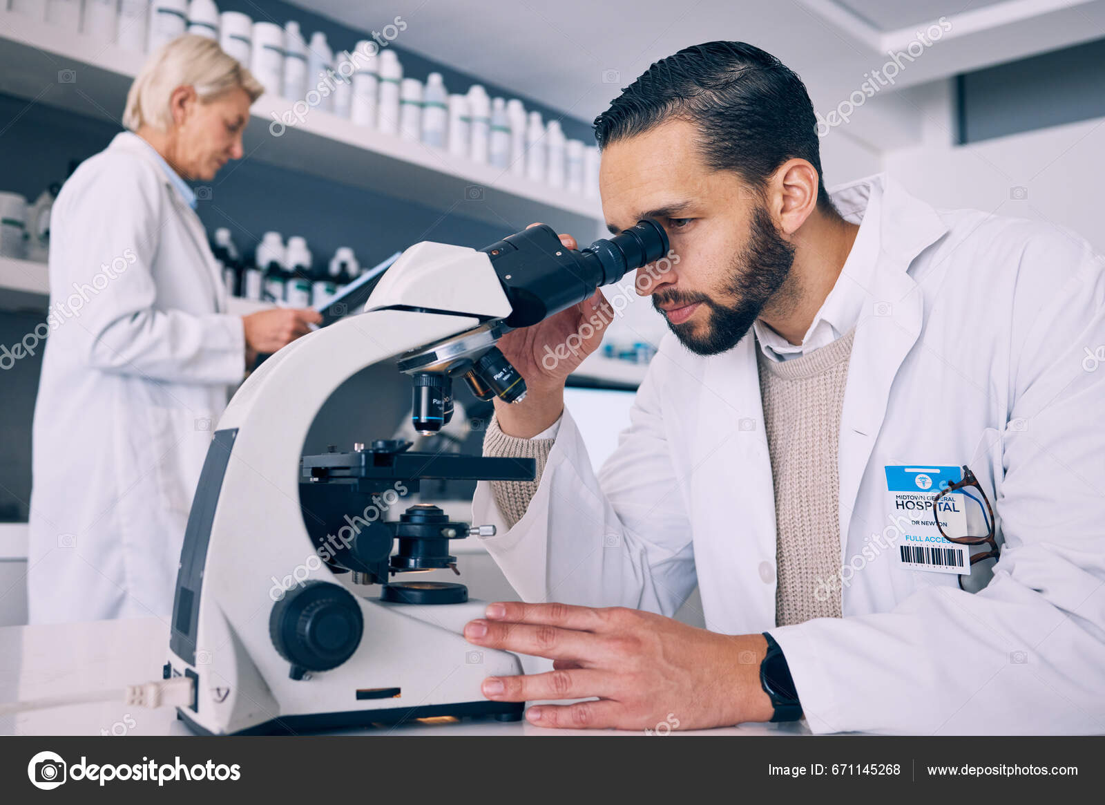 Scientist Man Microscope Analysis Lab Medical Research Molecules Particles Bacteria — Stock ...