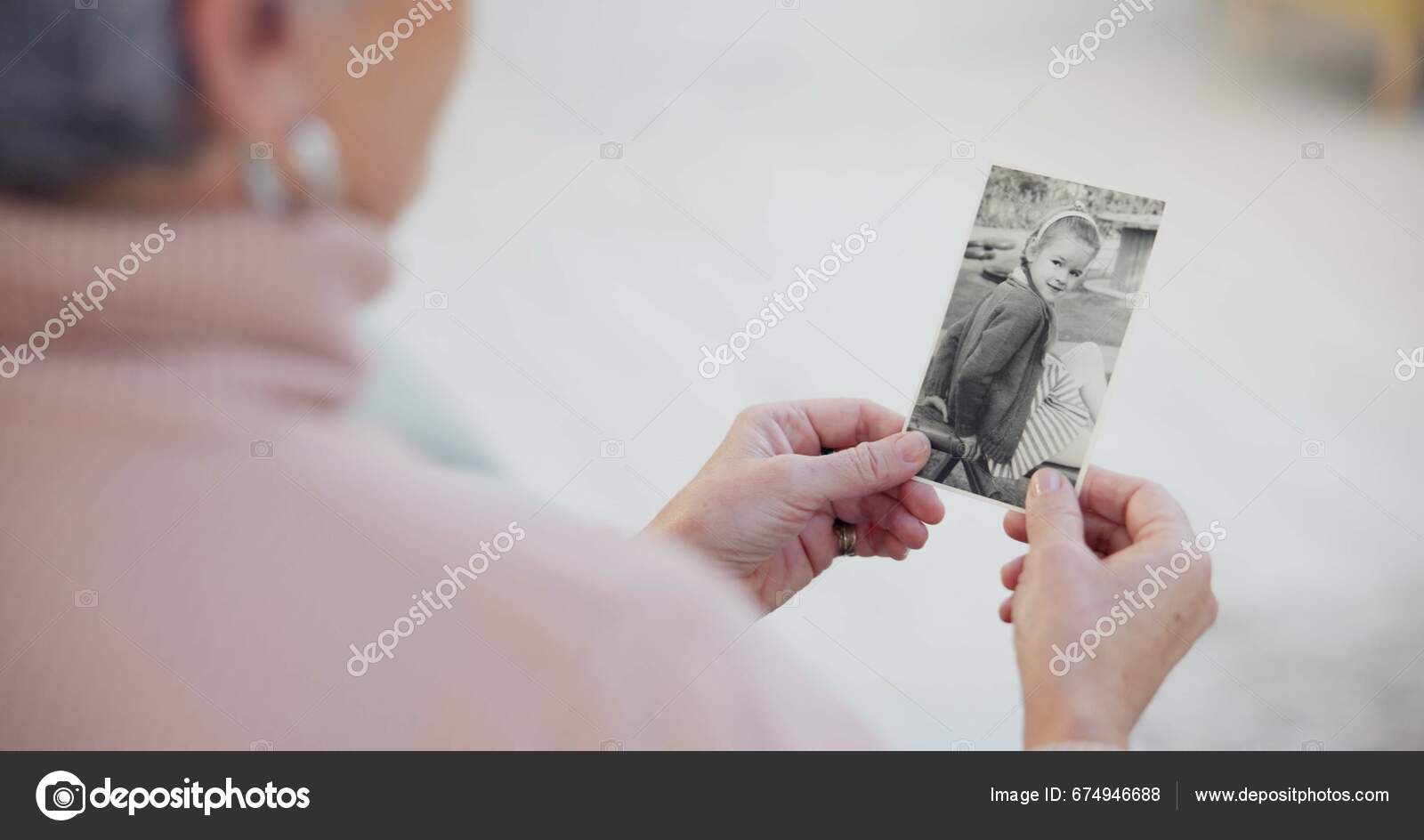 Memory Senior Woman Photograph Hands Closeup Nostalgia Home History ...