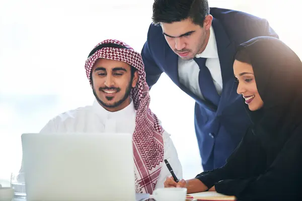 Emirati office people Stock Photos, Royalty Free Emirati office people ...