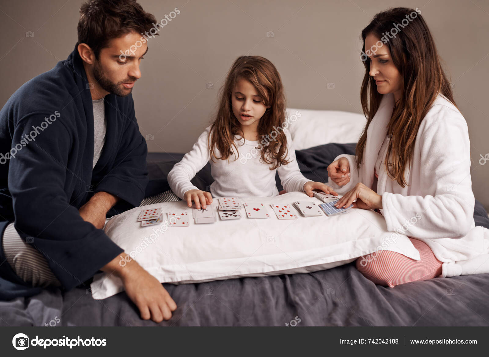 Mom Dad Girl Playing Cards Fun Home Bonding Learning Relax — Stock ...