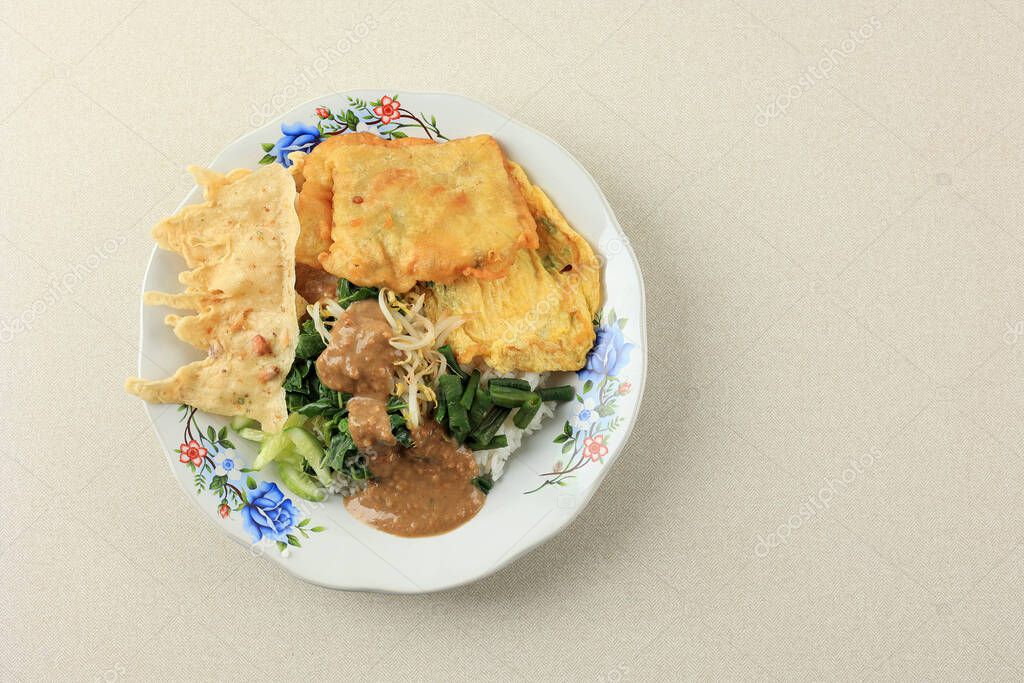 Top View Pecel es una comida tradicional de Java oriental y central ...