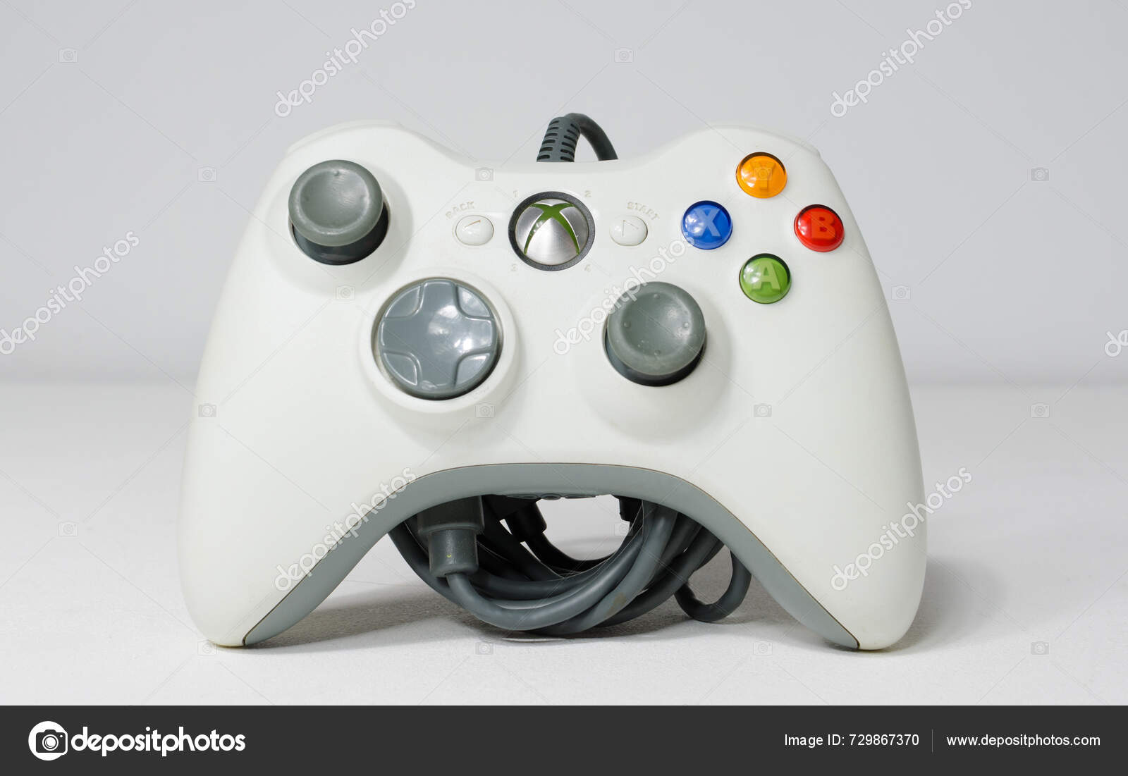 London 2020 Wired White Microsoft Xbox 360 Controller White Studio — Stock Editorial Photo ...