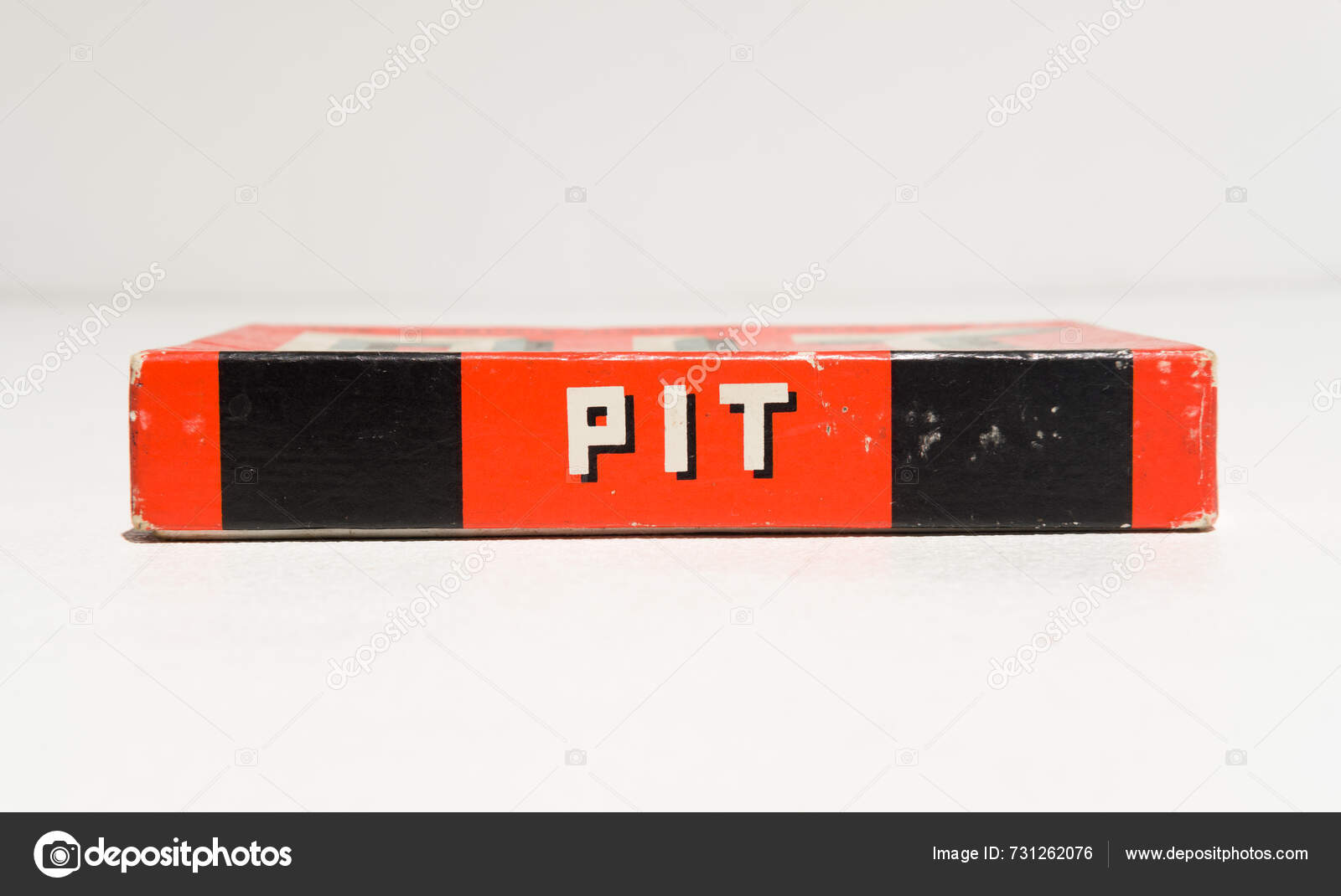 Kent 2023 Pitt Game Bull Bear Edition John Waddingtons 1947 — Stock ...