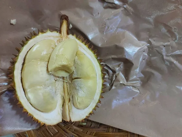 Durio zibethinus. Itis the most common treespeciesin thegenusDuriothat ...