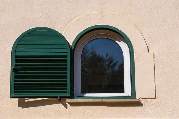 Janelas semicirculares Stock Photos, Royalty Free Janelas ...