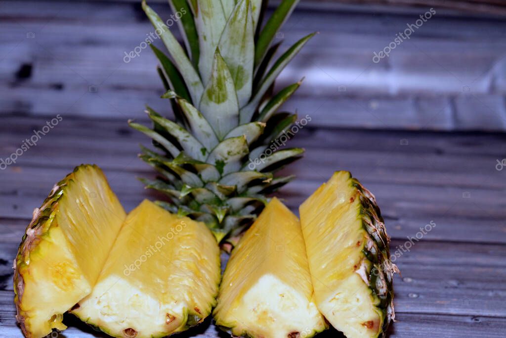 La piña (Ananas comosus), una planta tropical con un fruto comestible ...