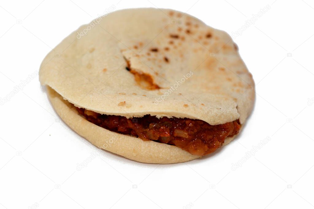 Pan de pita sirio Shami con Moussaka, que es una receta a base de ...
