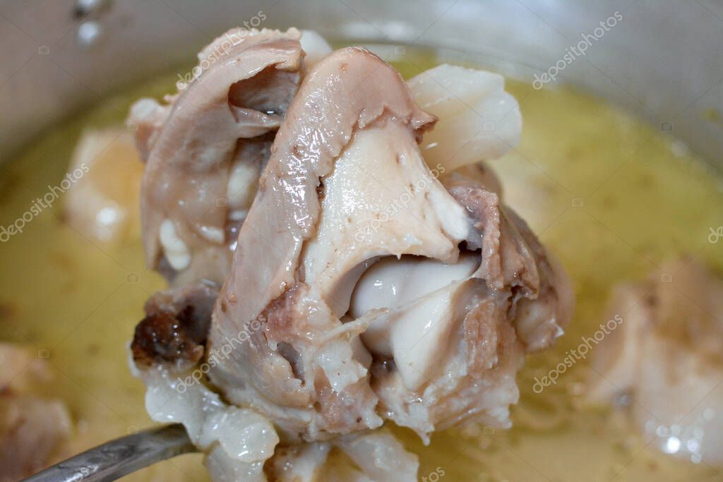 Cocina árabe Egipcia De Trotters Kawareh Y Rodilla Hervida Con Sopa Llena De Colágeno Y Gelatina