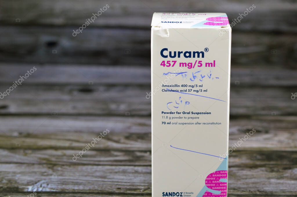 El Cairo, Egipto, 1 de octubre de 2023: Curam 457 mg por 5 ml (Amoxicilina 400 mg y Clavulanato ...