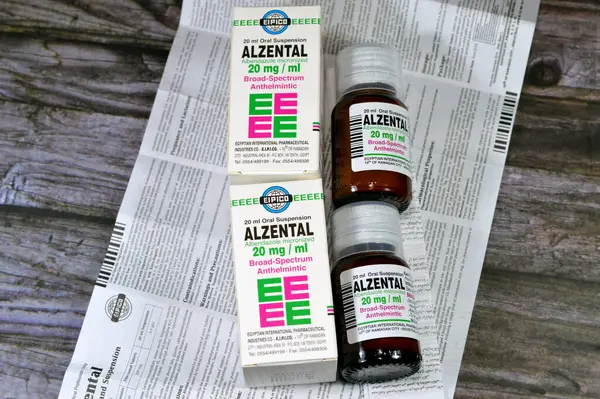 El Cairo, Egipto, 6 de noviembre de 2023: Alzental 20 mg por ml de ...