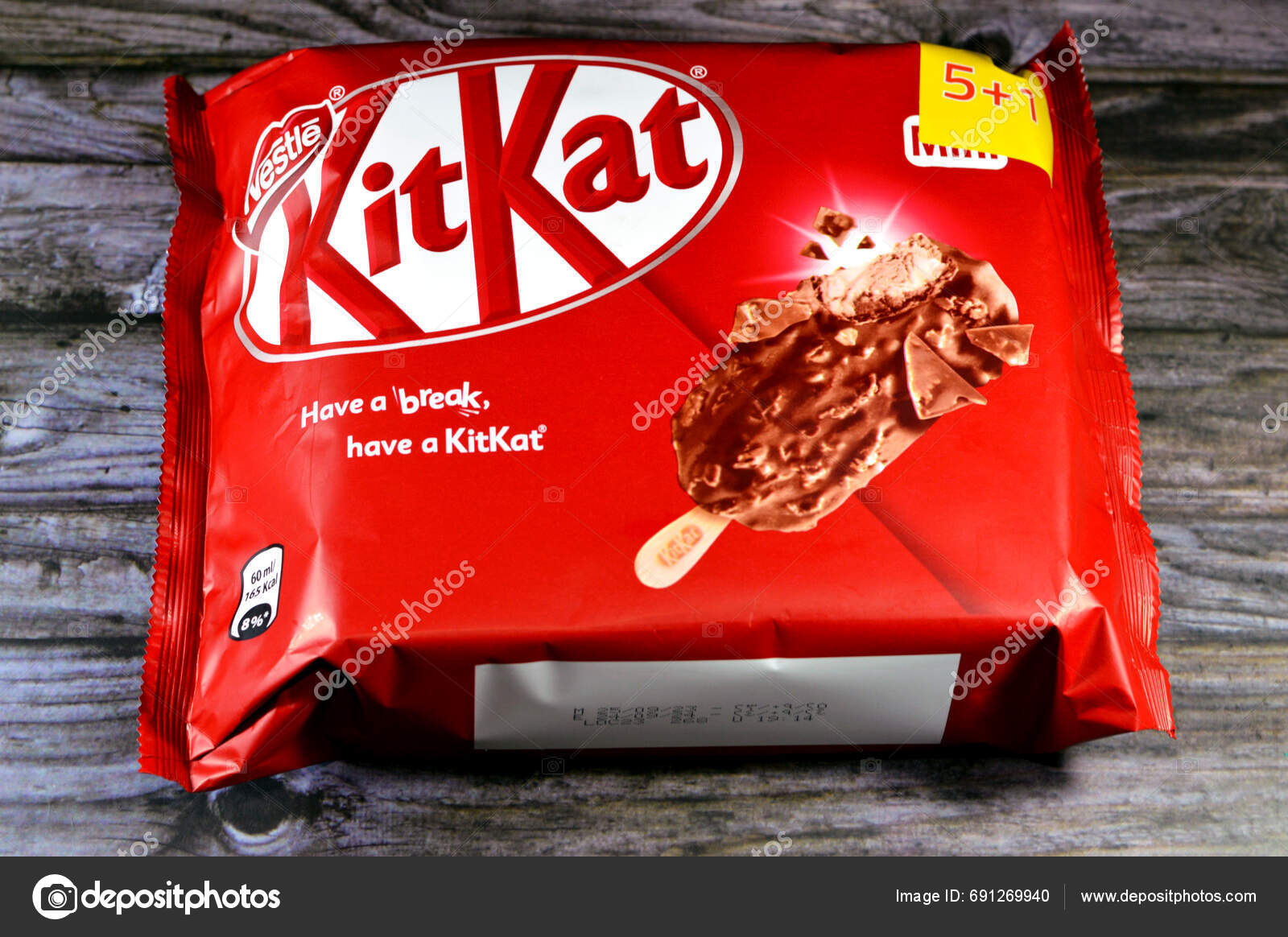 Cairo Egypt December 2023 Kitkat Stick Ice Cream Vegetable Fat — Stock ...
