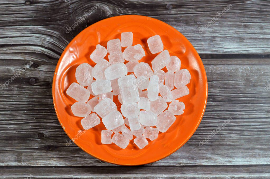 pila de terrones de azúcar de cristal de roca, un tipo de confección ...