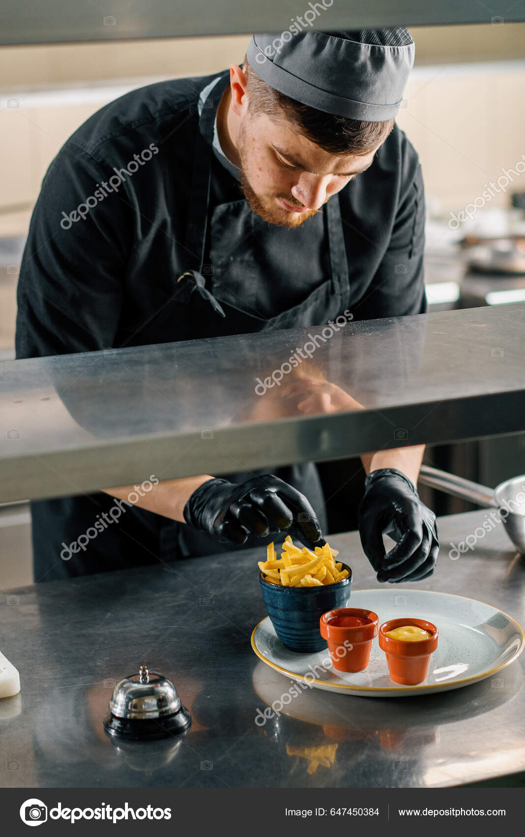 Professional Kitchen Restaurant Hotel Chef Makes Beautiful Presentation ...