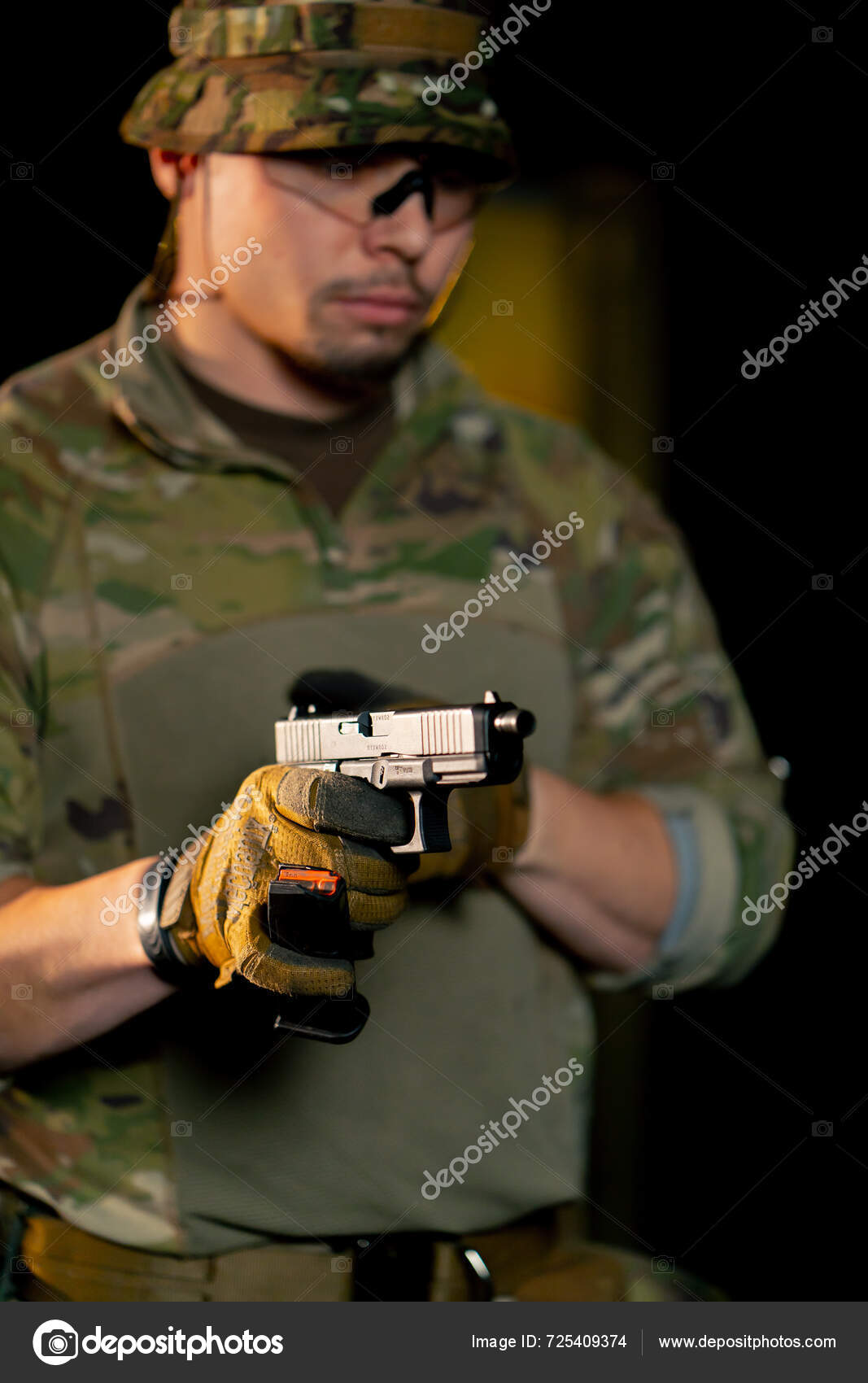 Close Professional Shooting Range Military Trainer Reloading Pistol ...