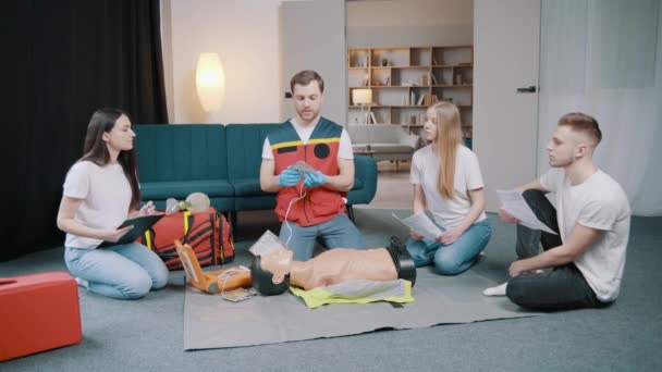 258 First aid procedure Videos, Royalty-free Stock First aid procedure ...