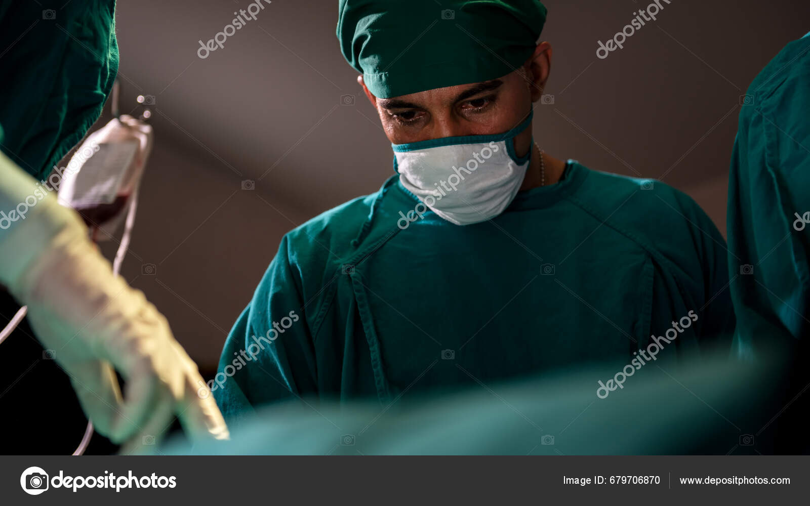 Group Teamwork Surgeons Hospital Operating Room Teamwork Medical Doctor ...