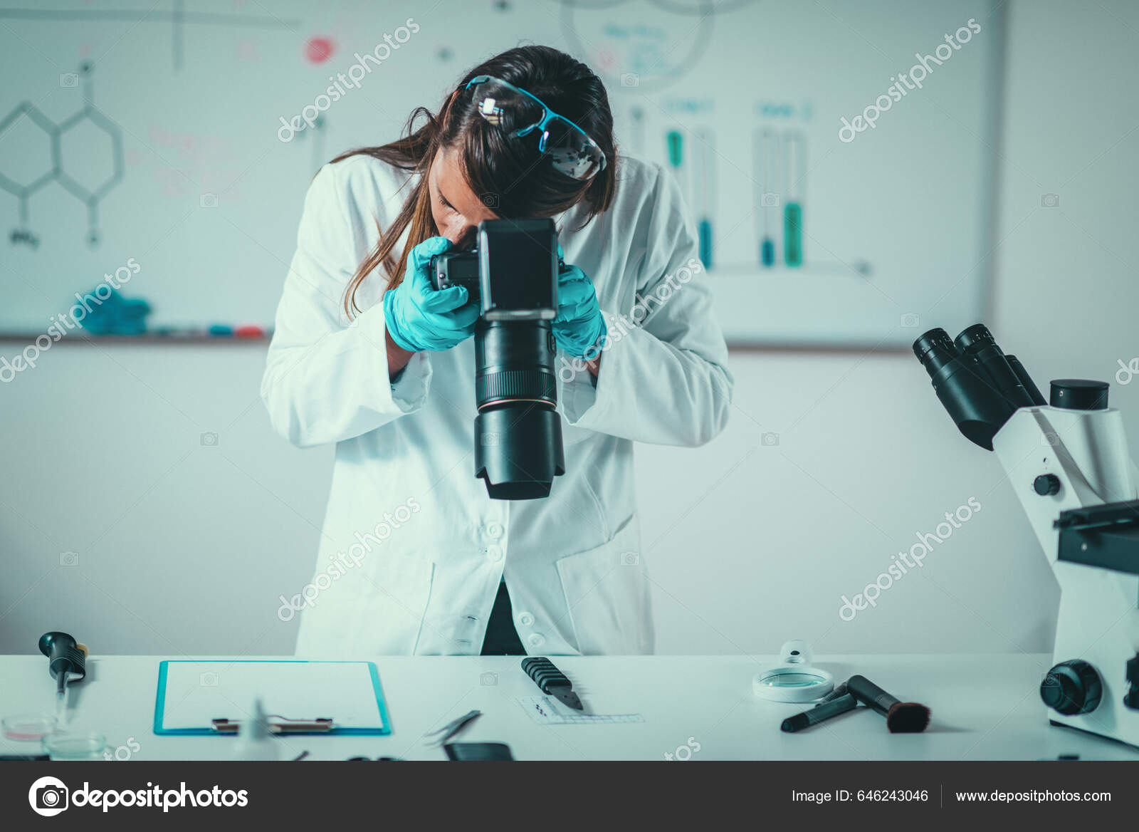 Forensic Science Lab Forensic Scientist Photographing Knife Blood ...