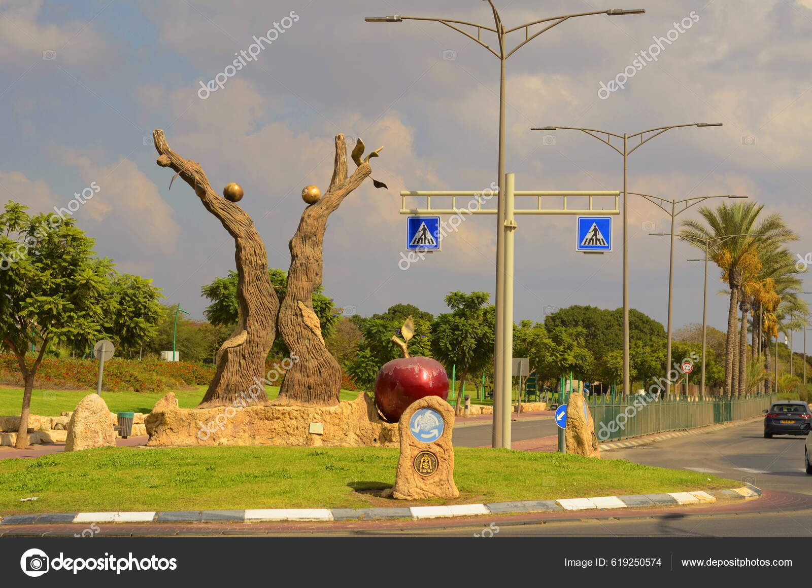 Israel Netivot November 2022 Roundabout Road Monument Apple Tree ...