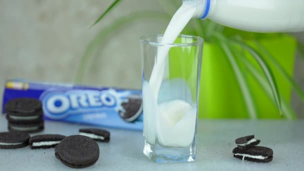 Blue Packaging Oreo Cookies Background Glass Milk Chocolate Chip ...