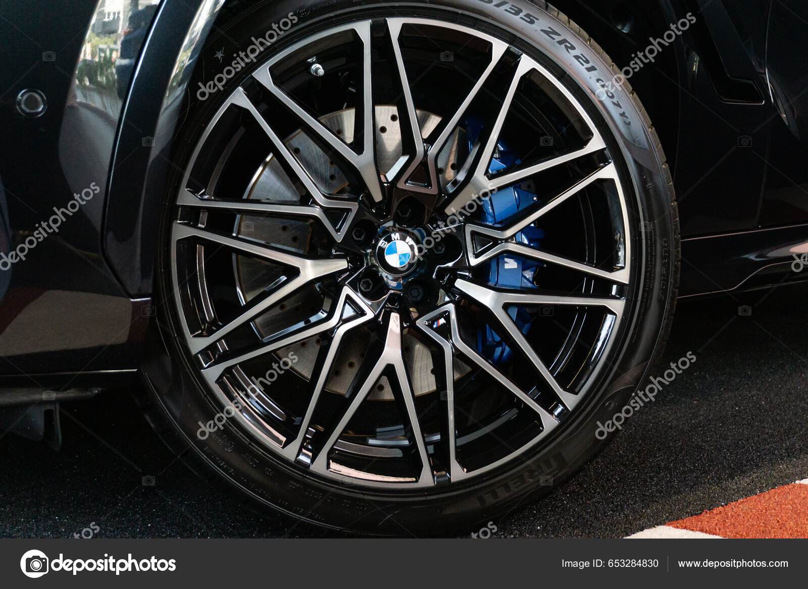 Bmw Competition Wheel Blue Brake Caliper Brake Disk Big Wheel — Stock ...