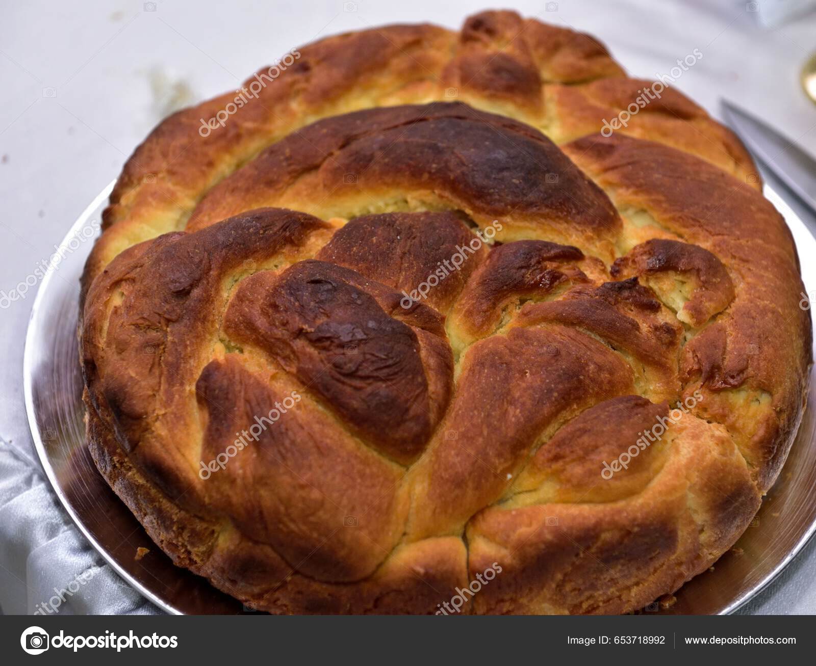 Una Vista Superior Del Pan Pogacha Con Cuchillo Una Mesa — Foto de ...