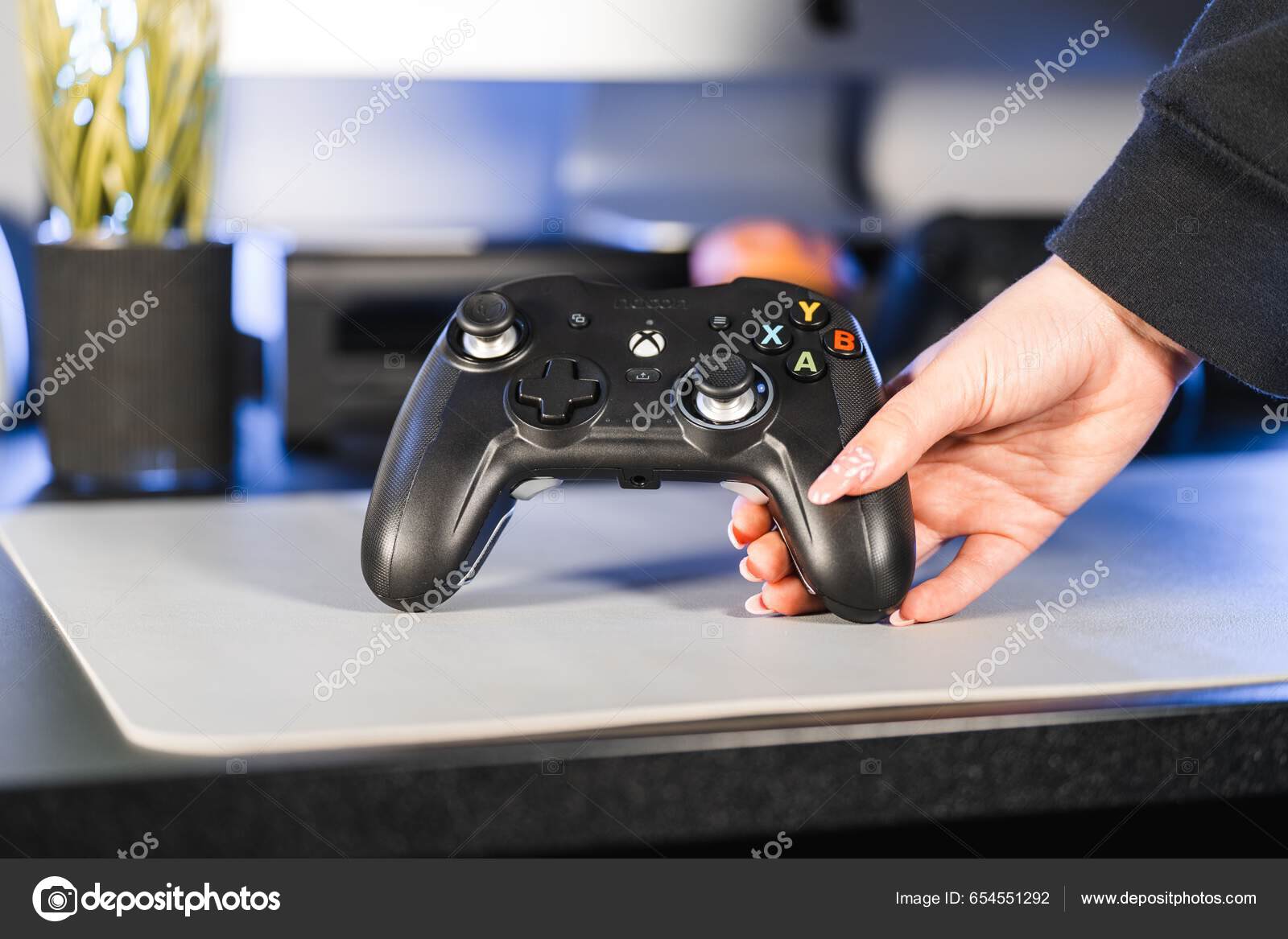 Closeup Shot Female's Hand Showing Black Xbox Controller Table — Stock ...