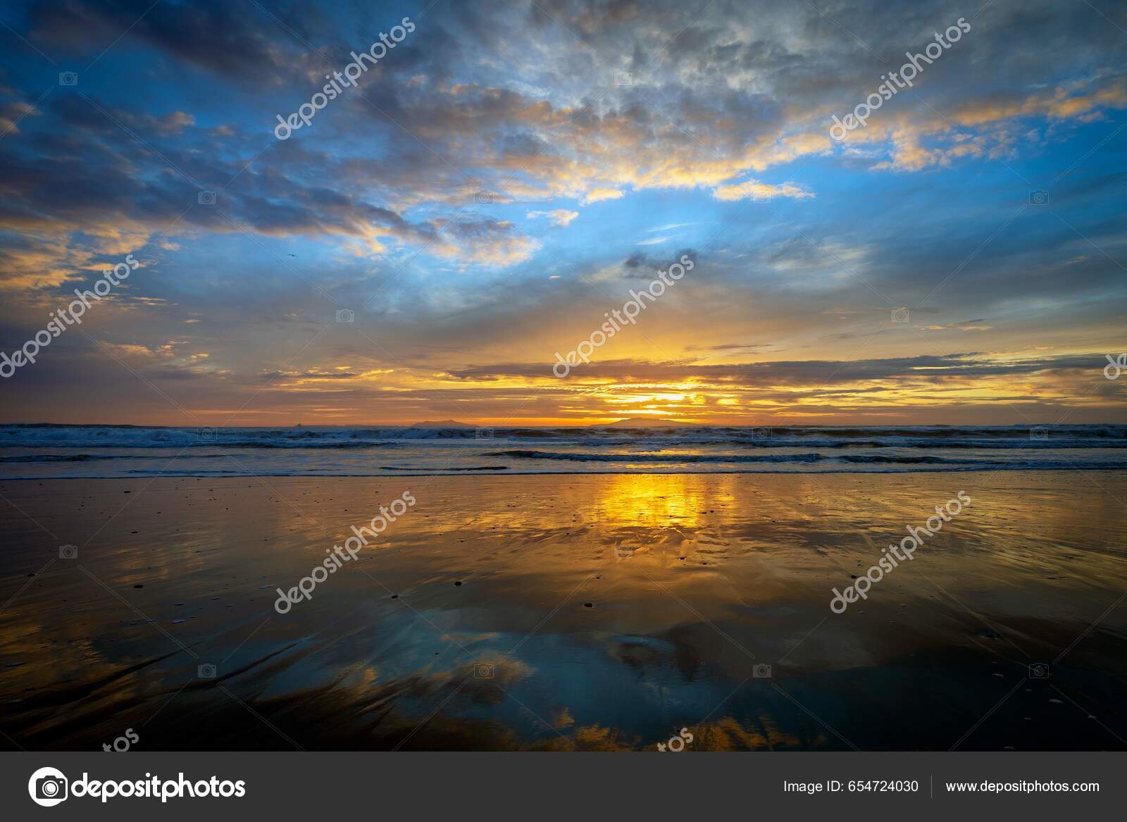 Calm Ocean Low Tide Oxnard California Golden Sunset Shining Background ...