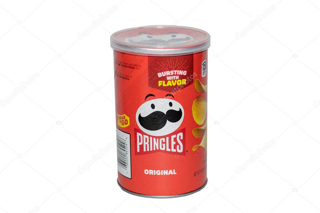 Bogotá, Colombia - 5 de diciembre de 2022: Una lata de pringles original mediana aislada sobre ...