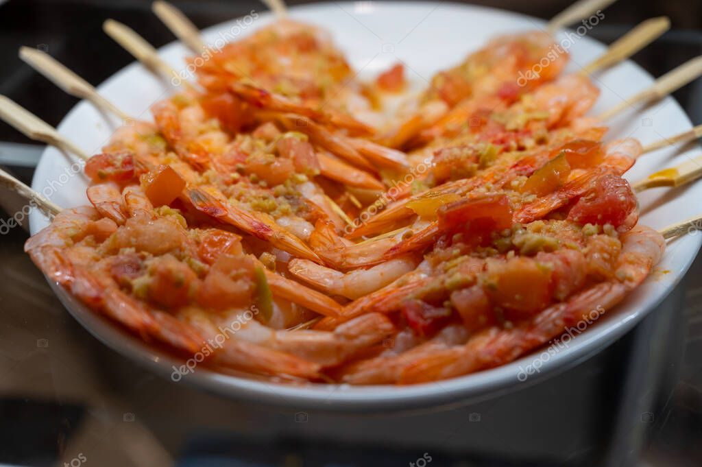 Aperitivos típicos del País Vasco, pinchos o pinchos pinchos con ...