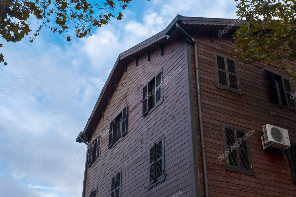 Escuela de Sahak-Mesrob detalle mansión ubicada en la isla grande ...