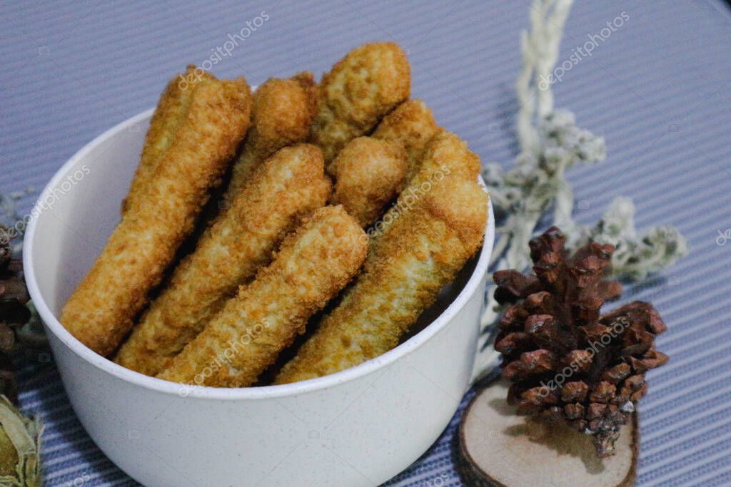 Nuggets de pollo o nuggets de pollo en forma de palos. Carne de pollo ...