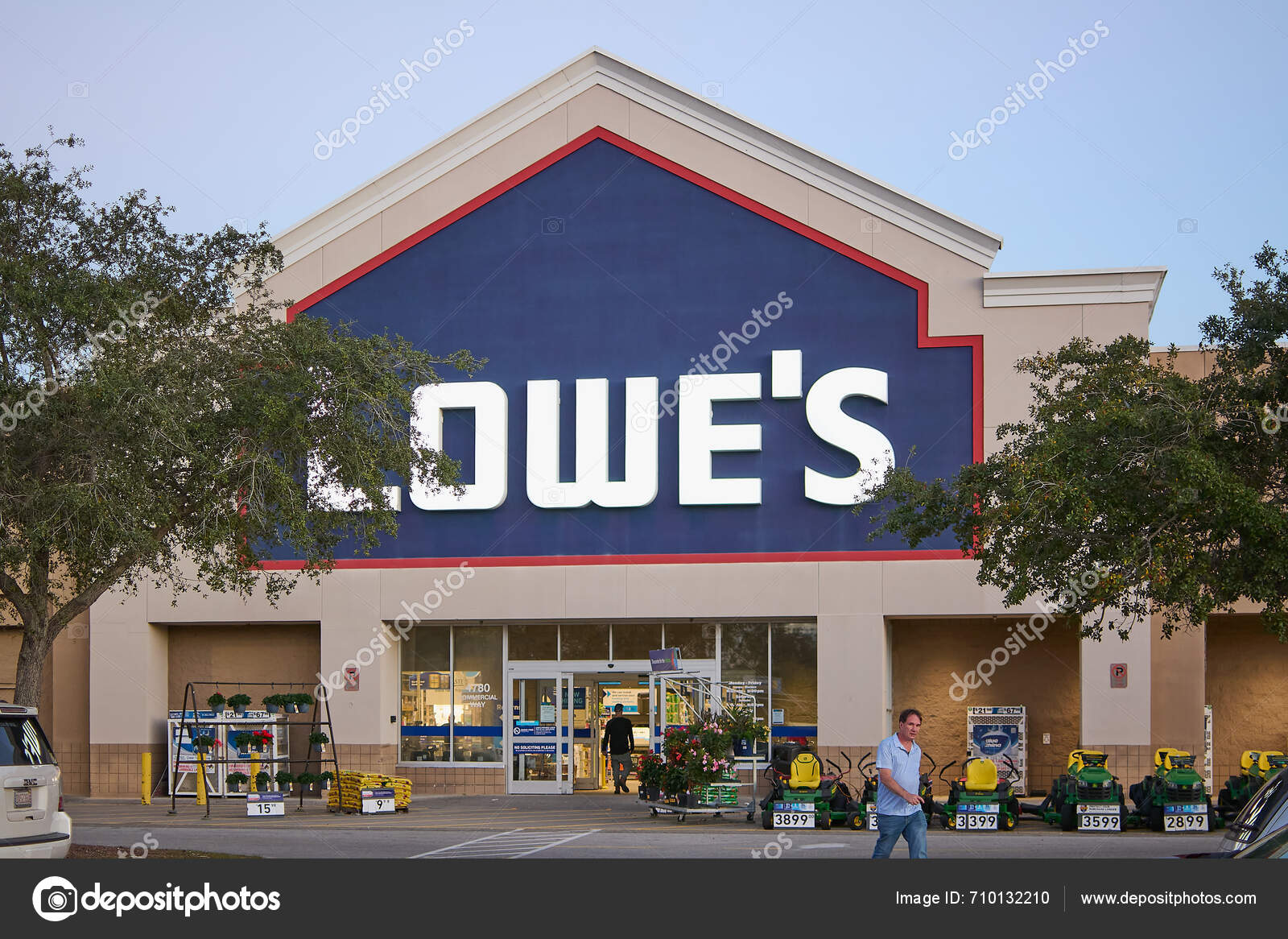 Florida Usa March 2024 Shot Lowe's Store Clear Sky Showing — Stock ...
