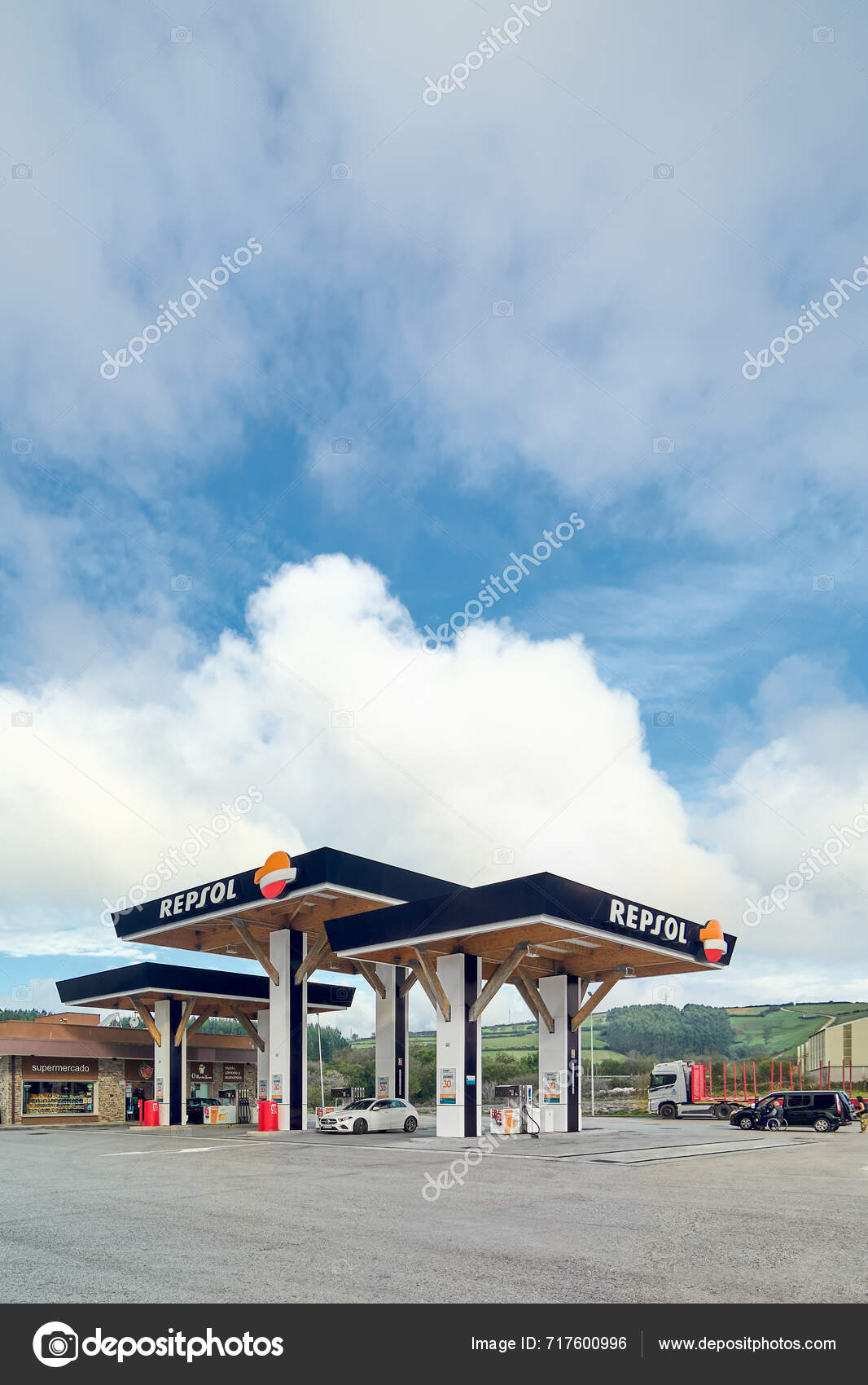 Lugo Spain April 2024 Repsol Service Station Very Sunny Day — Stock ...