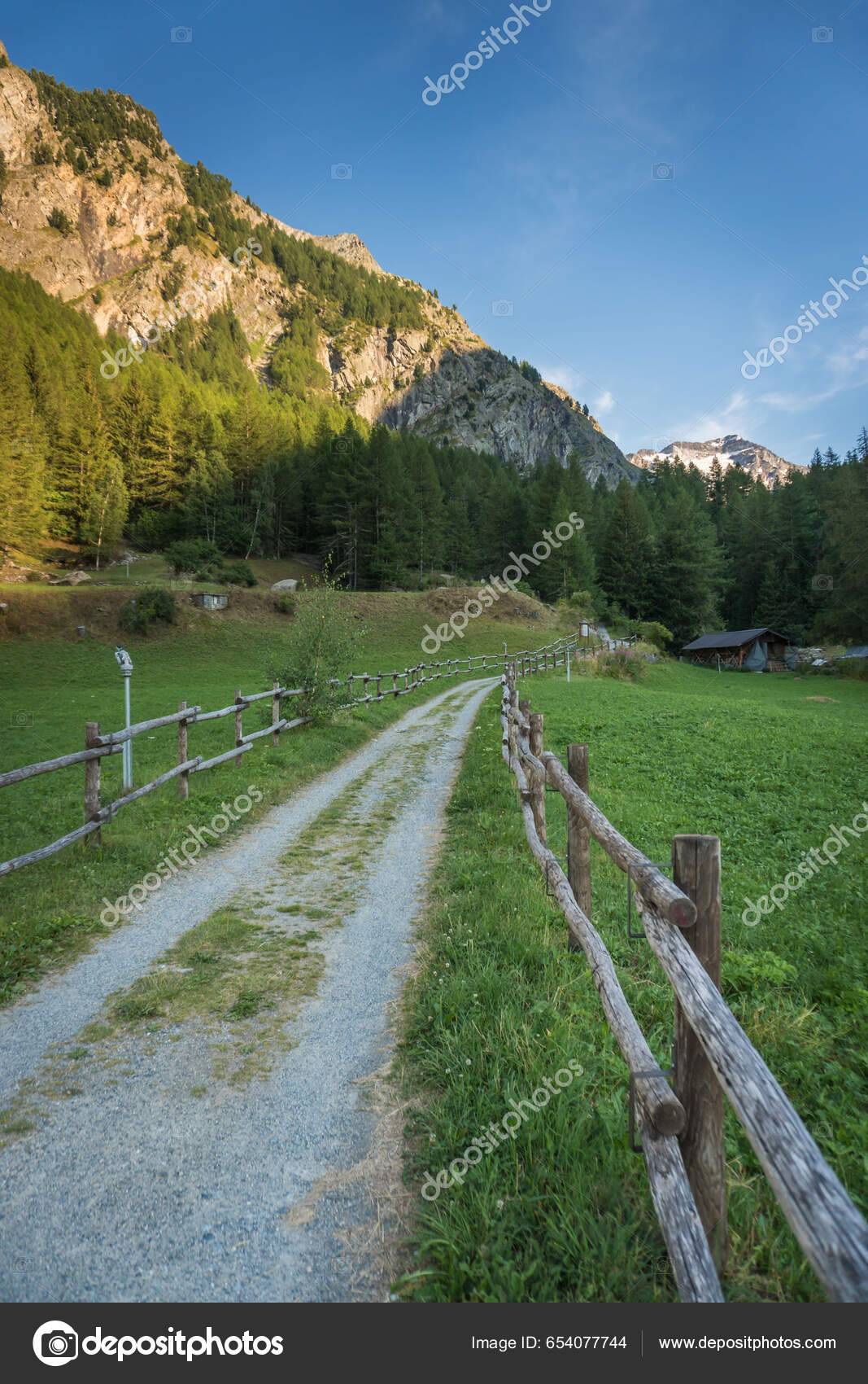 Mountain Trekking Pathway Alpine Valleys — Stock Photo © fabrizioconte ...