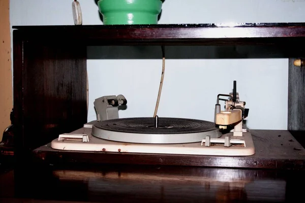 Fotos de Old soviet turntable, Imagens de Old soviet turntable sem ...