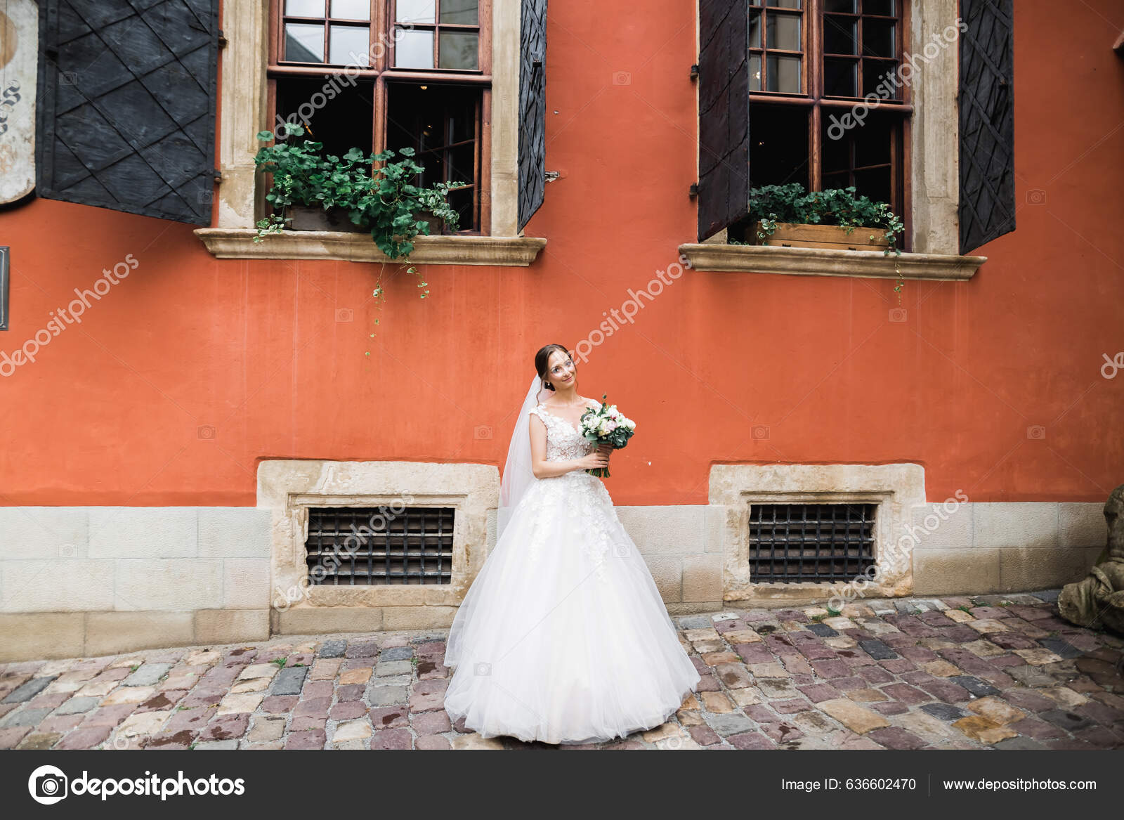 Portrait Stunning Bride Long Hair Posing Great Bouquet — Stock Photo ...