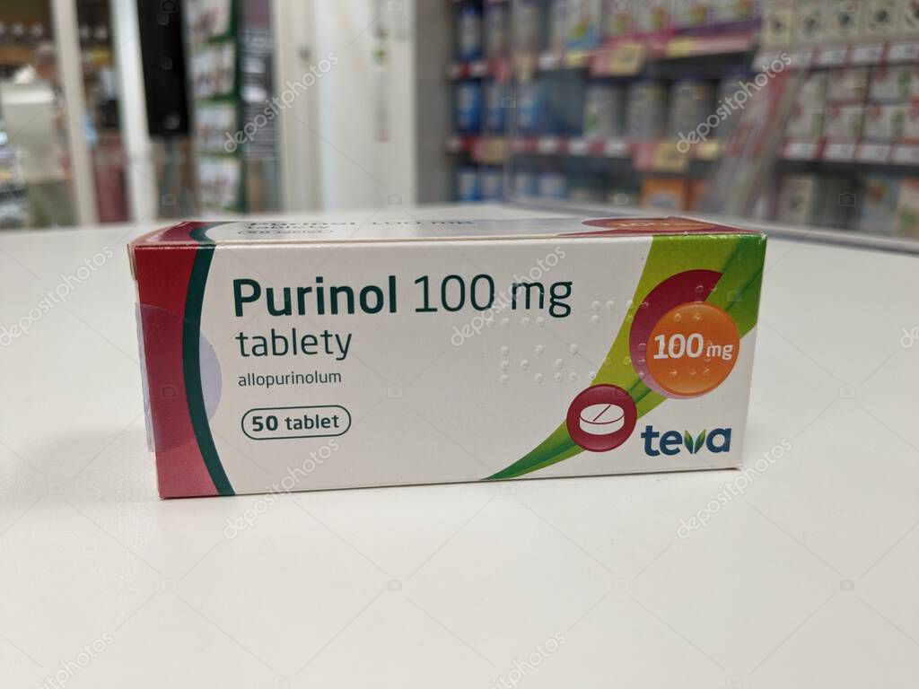 Praga, República Checa - 10 de julio de 2024: Caja de medicamentos ...