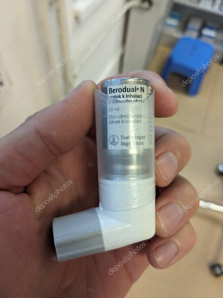 Praga, República Checa-15 de agosto de 2024: Caja BERODUAL de ...