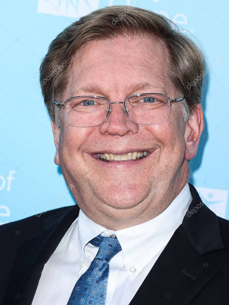 El Dr. Stephen Gruber llega a la Gala del Espíritu de Vida 2022 de City ...