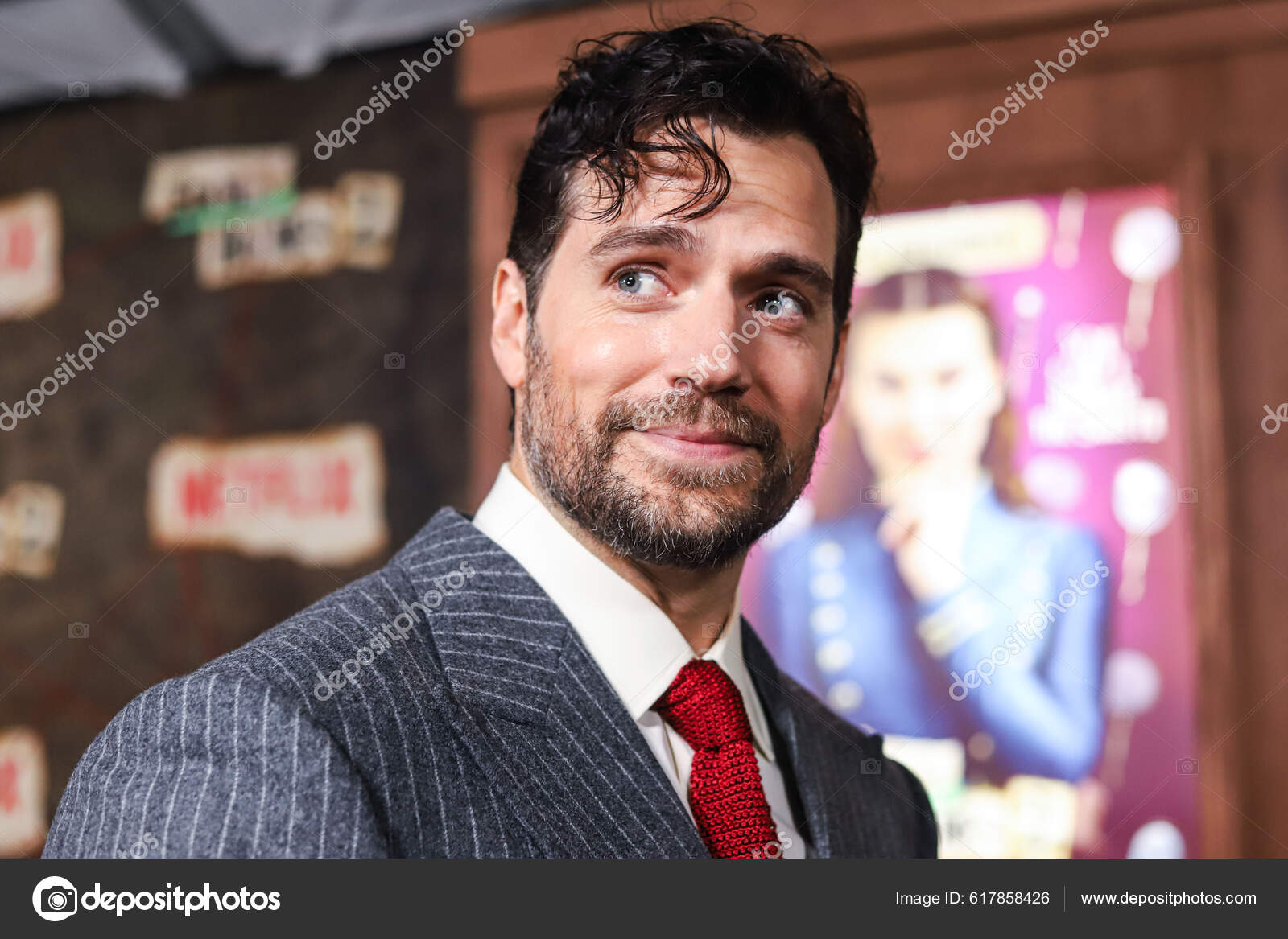 Actor Británico Henry Cavill Llega Estreno Mundial 'Enola Holmes ...