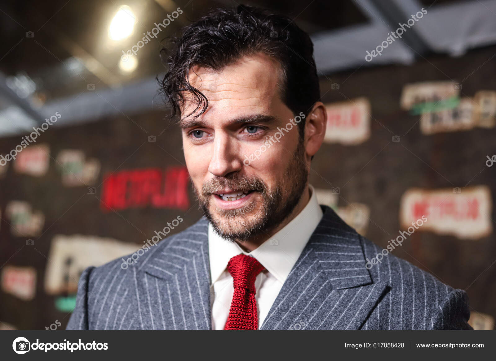 Actor Británico Henry Cavill Llega Estreno Mundial 'Enola Holmes ...