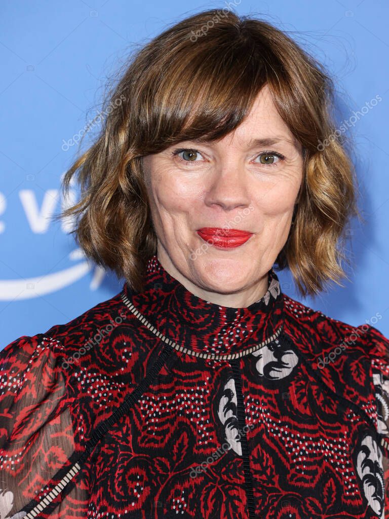 El autor británico Bethan Roberts llega al estreno de 'My Policeman' de ...