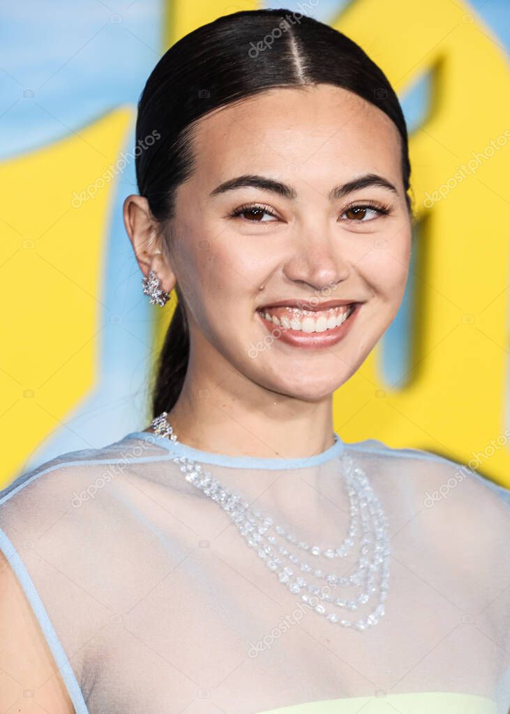 La actriz inglesa Jessica Henwick con un vestido de Tory Burch llega al ...