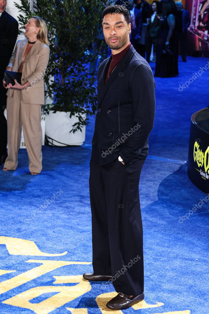 El actor británico Reg-Jean Page (Rege-Jean Page) llega al estreno de ...