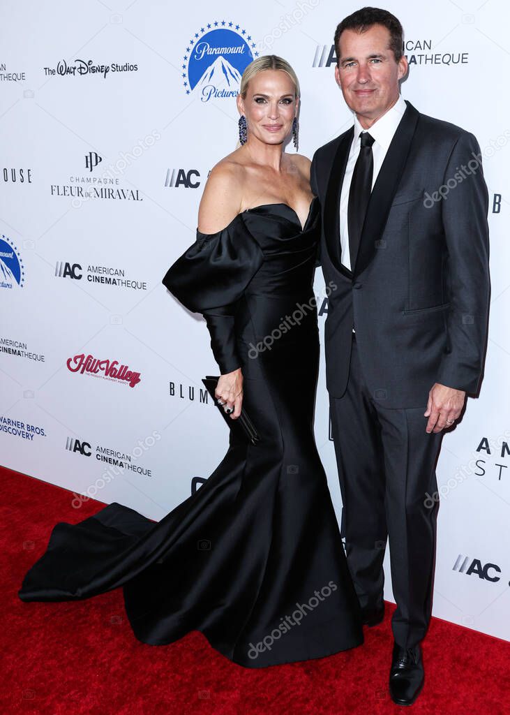 Molly Sims y Scott Stuber llegan a los 36th Annual American ...